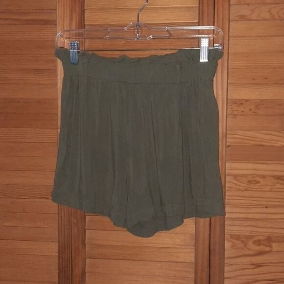 Dizzy Lizzy | Shorts | Dizzy Lizzy Los Angeles Dark Green Wide Ruffle ...
